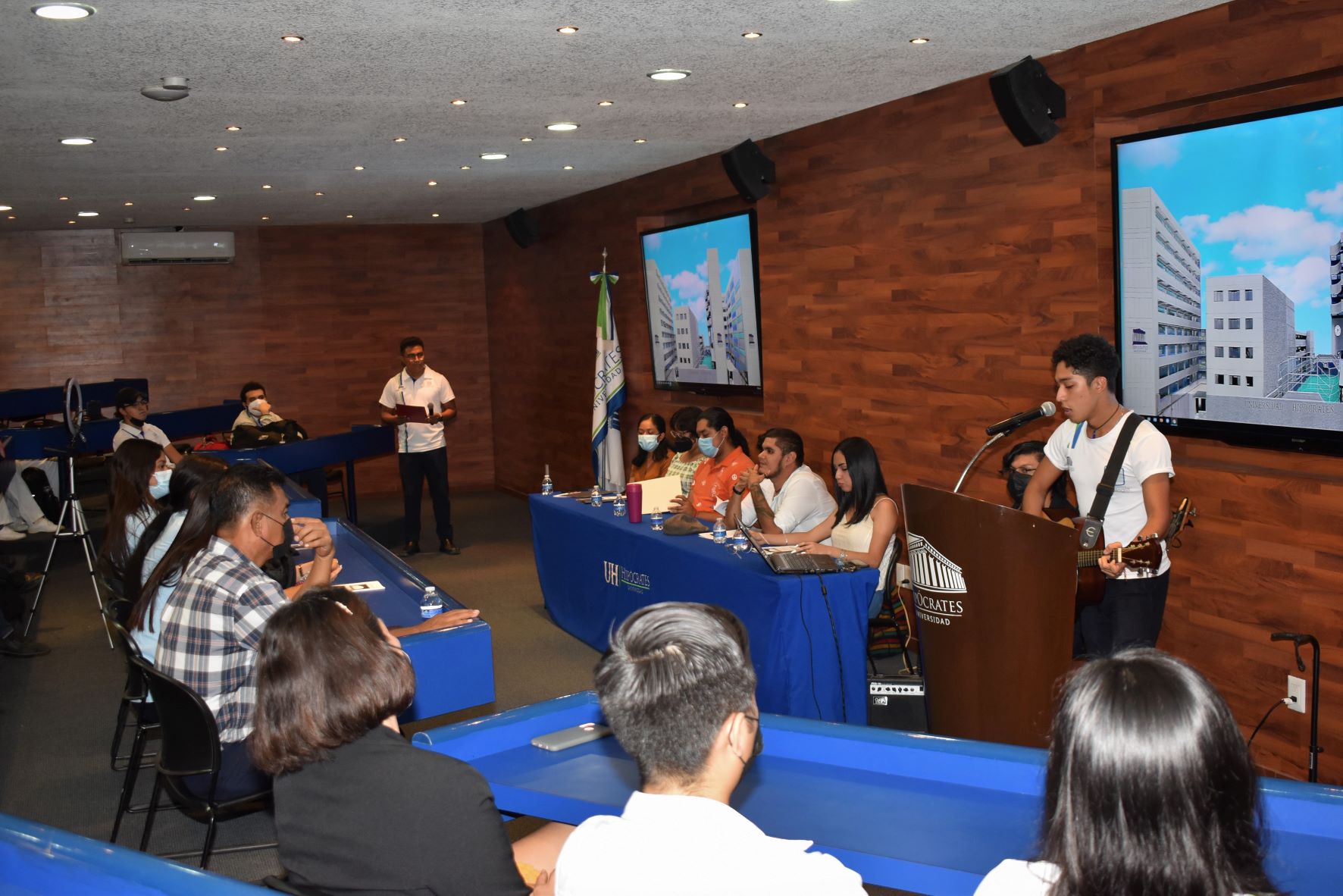 El estudiante Emilio Garay presentó el plaquette “Contraluna ...